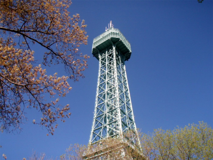 USA Picture Information: Eiffel Tower at Kings Dominion in Virginia