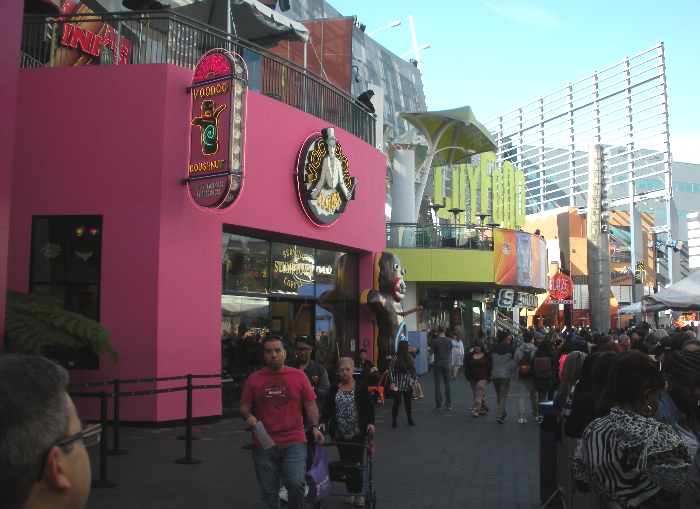 USA Picture Information VooDoo Donuts In Citywalk At Universal Studios usa-picture-information-voodoo-donuts-in-citywalk-at-universal-studios